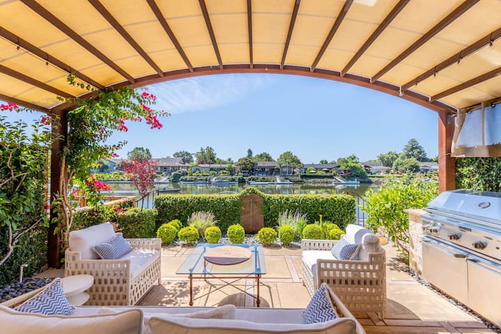 Stunning Napa Riverfront Retreat - Napa, CA
