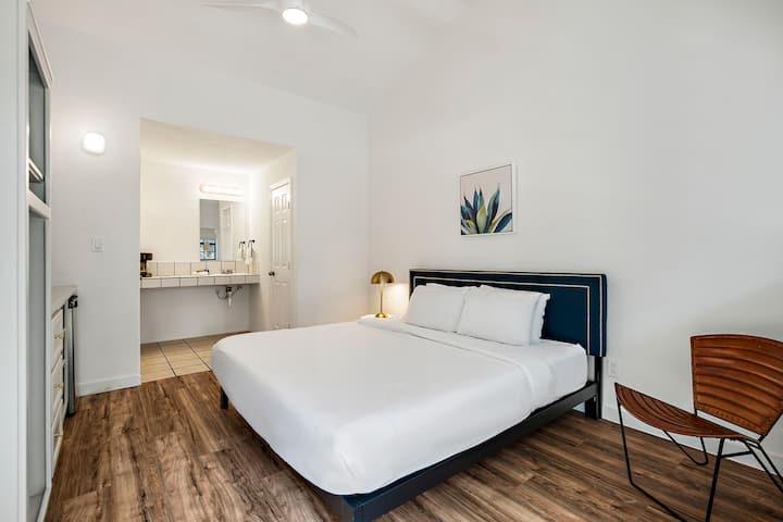 Deluxe King | Renovated | Pool |Canyon Lake - Canyon Lake, TX