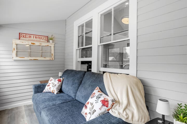 Peaceful Cottage, Screened Porch, Newly Renovated - Alton, NH