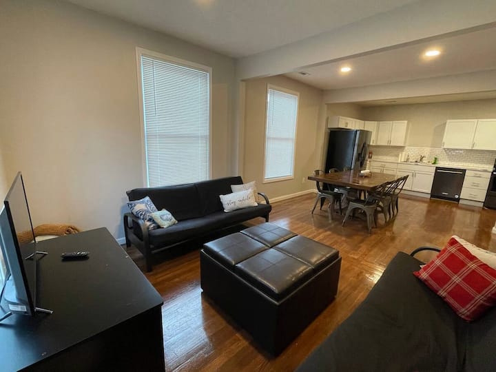 Spacious 4br 2ba Home Near Omaha Zoo & Downtown - Council Bluffs, IA