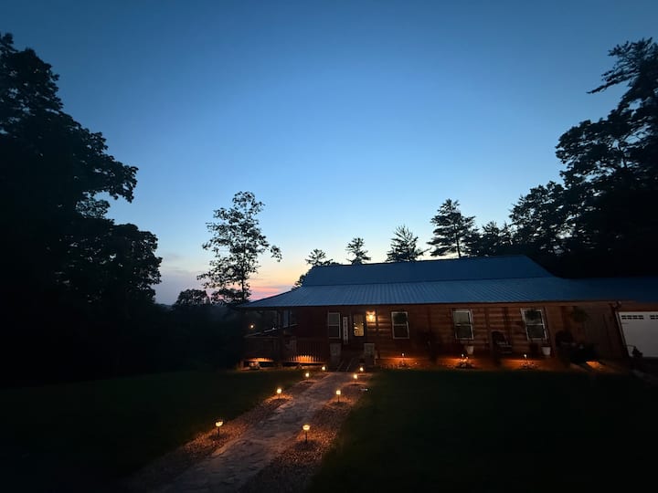 Luxury Laurelwood Cabin - Mount Airy, NC
