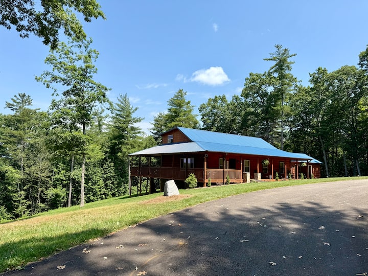 Luxury Laurelwood Cabin - Mount Airy, NC