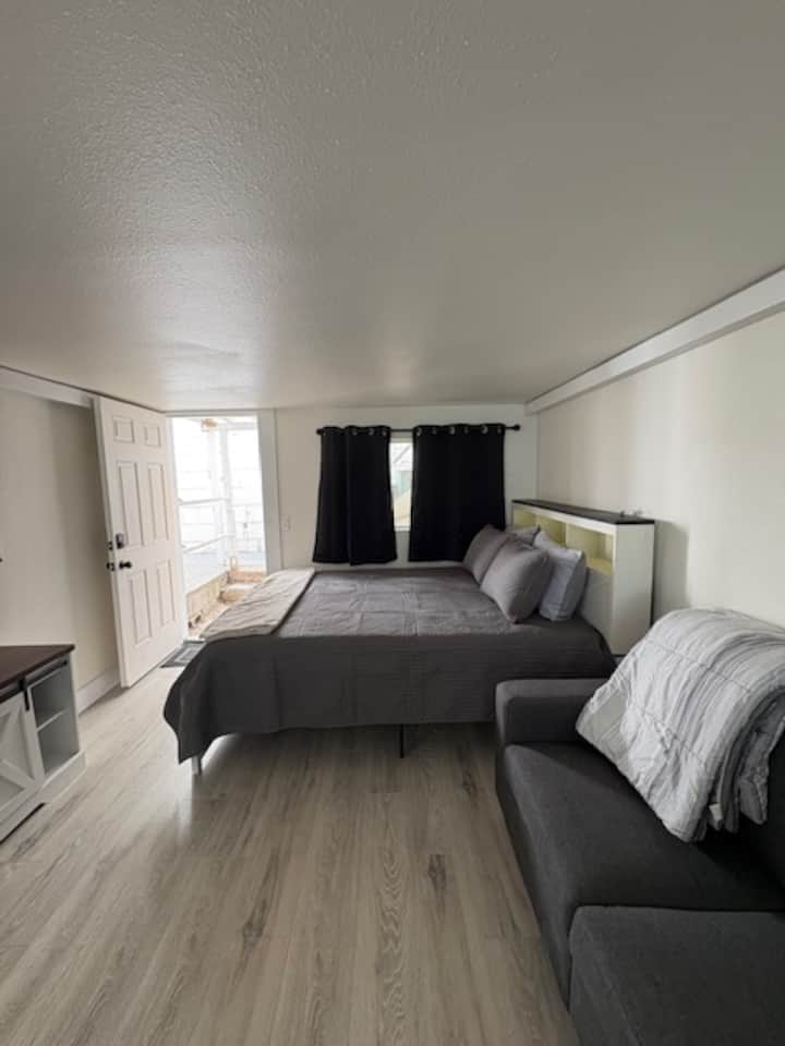 Modern Studio In Heart Of Wnmca! - Winnemucca, NV