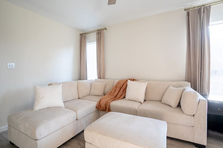 Pet Friendly 4br Prime Location - Palmdale, CA