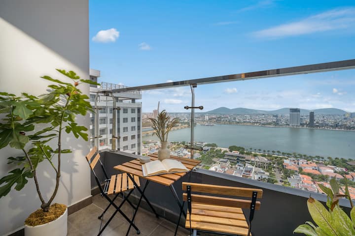 27th-floor Riverside View 2br Apt W Kitchen & Pool - Da Nang