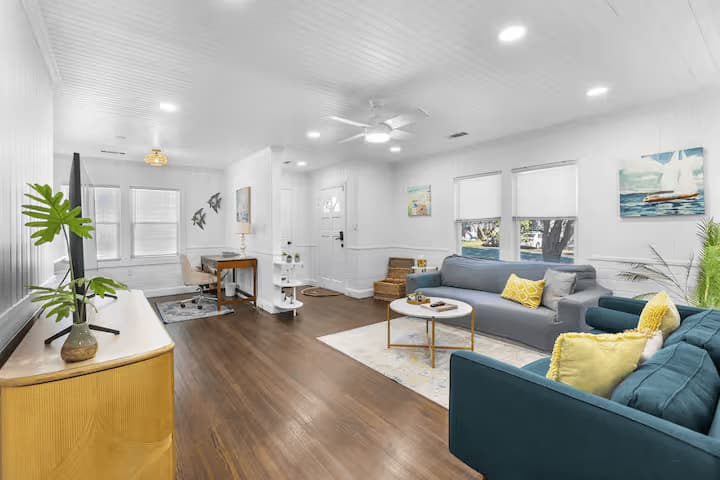 Chic 2/2 Cottage Near Downtown & Beaches - Mount Pleasant, SC