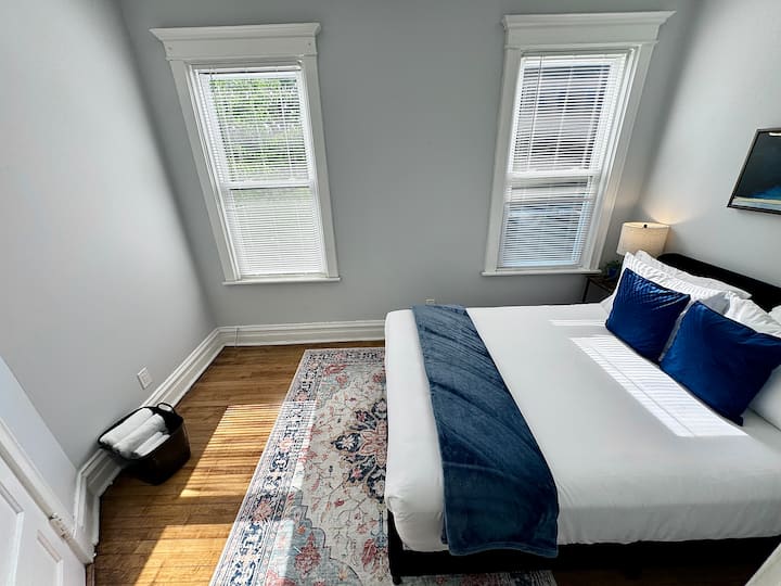 Relaxing Two-bedroom Haven - Evanston, IL