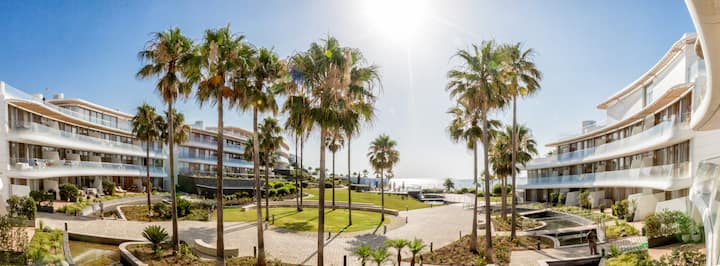 Front Line Beach Apartment Edge With Sea Views - Estepona