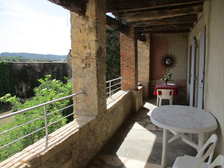 Maison De Charme Dans Le Gard - Goudargues