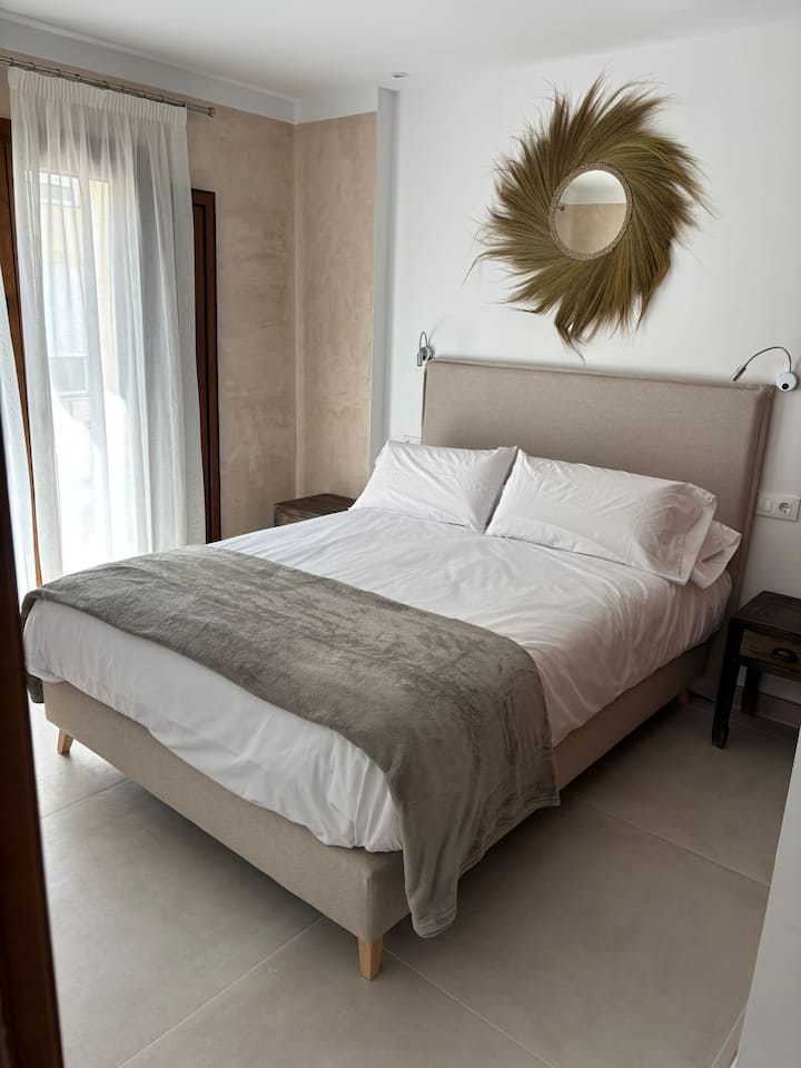 Bloque De Apartamentos Nuevo. - Tarifa