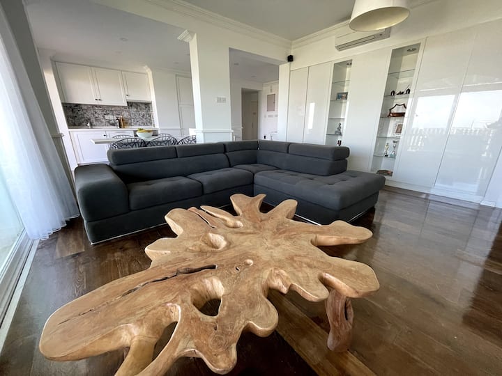 Beachfront 4 Bed Apartment On Resort - Газиверан