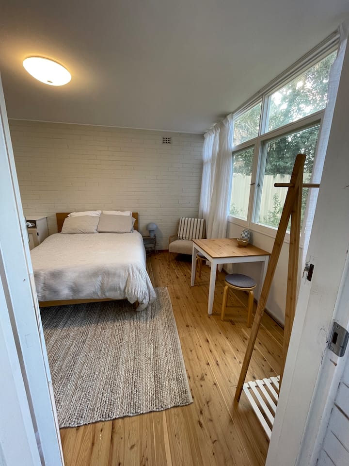 Self-contained Garden Room In Turvey Park - ウォガウォガ