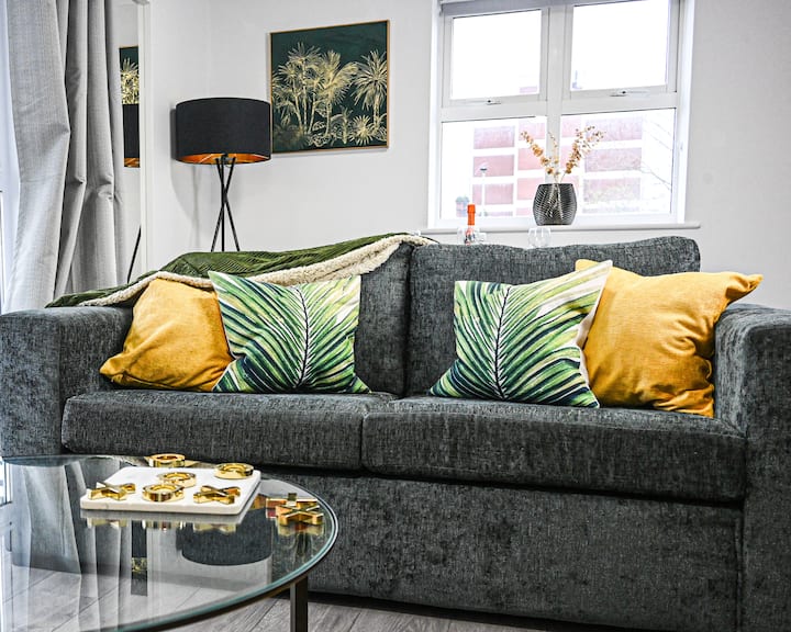 Jungle King Suite With Parking - Bedford