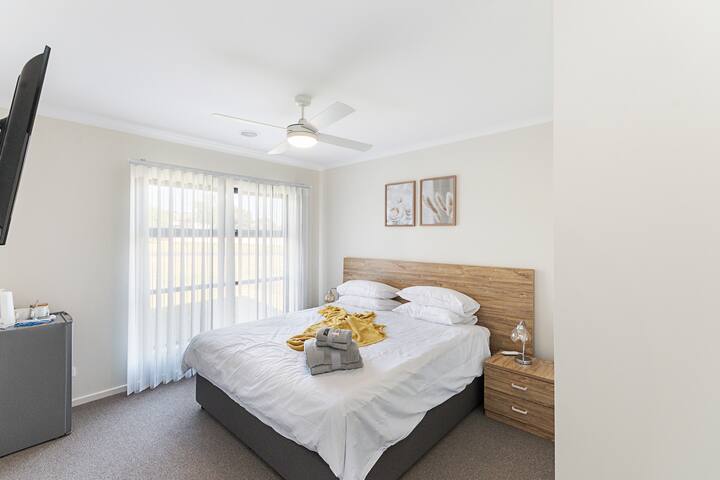 Morview Holiday Elephant (23) - 1 Bedroom Option - Hamilton