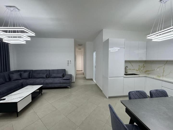 Rana E Hedhun Apartment - Shëngjin