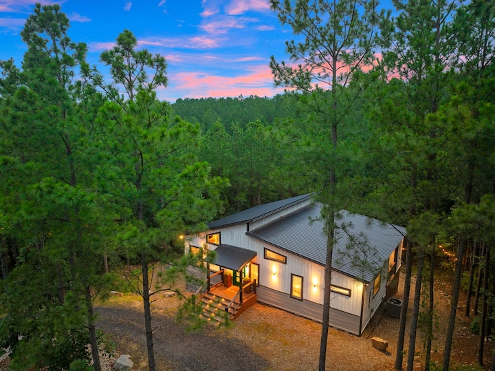 Cozy Forest Retreat: Sauna, Firepit & Ev Charger - United States