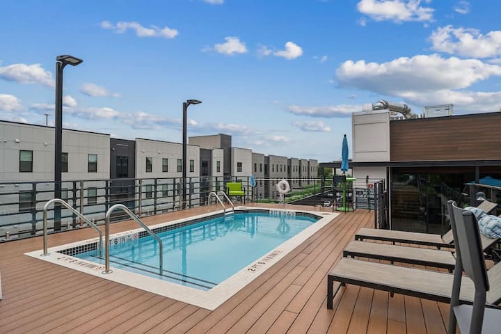 2br Urban Escape W/ Rooftop, Pool & Gym - Sleeps 4 - Athens, GA