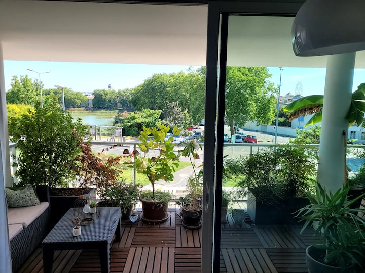 Hypercentre Avec Terrasse Et Parking - La Rochelle