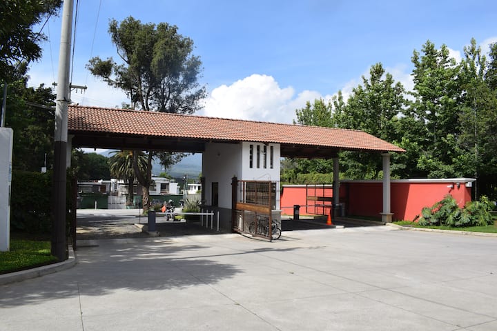 Antiguaguate*stalucía*volcano*6bds*3rms*pool*pkg - Santa Lucía Milpas Altas