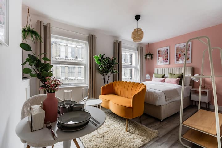 Bright Designer Studio Flat – Earl’s Court - Fulham