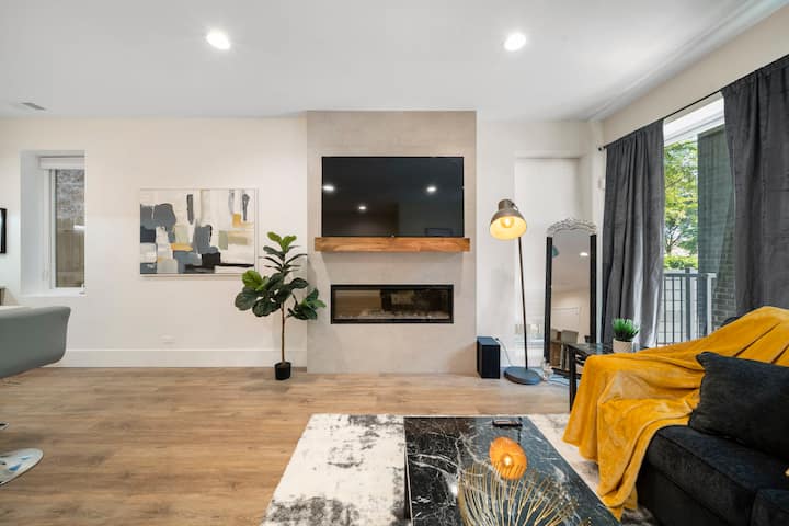 Stylish 2-bedroom By United Center With Parking - Sleepy Hollow - Chicago