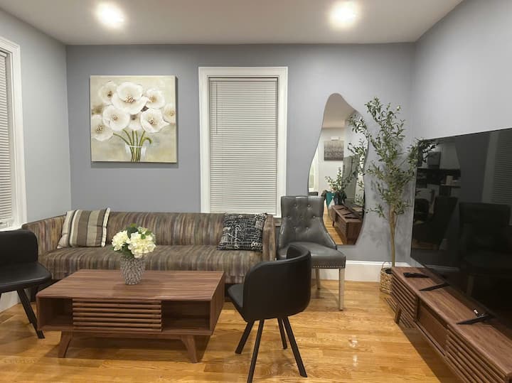 85a2 Charming Boston Base/3br/2ba/ideal F Families - Dorchester, MA
