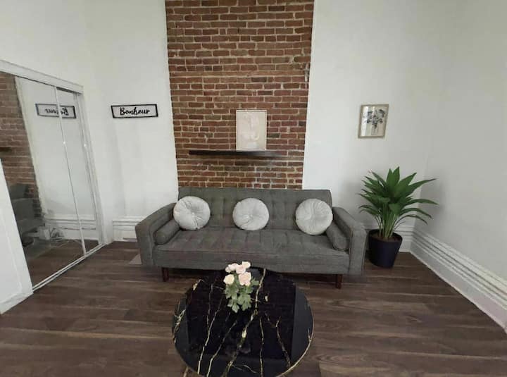 Cozy 1-br Apartment - Montreal