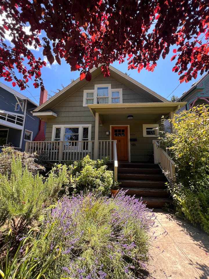 Hawthorne And Belmont Bungalow - Portland, OR