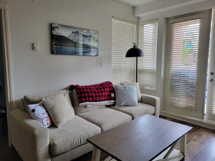 Entire 2bd Condo Furnished - White Rock