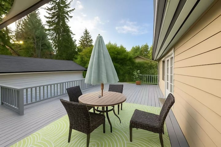 Cozy 3br W/ac & Balcony - Near Uw & All Amenities! - Shoreline, WA