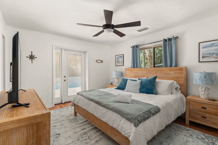 Coastal Comfort~3br~pool~sleeps 9~pensacola Beach - Gulf Breeze, FL