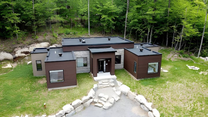 Modern Luxury Chalet + Private Jacuzzi - Mont-Tremblant