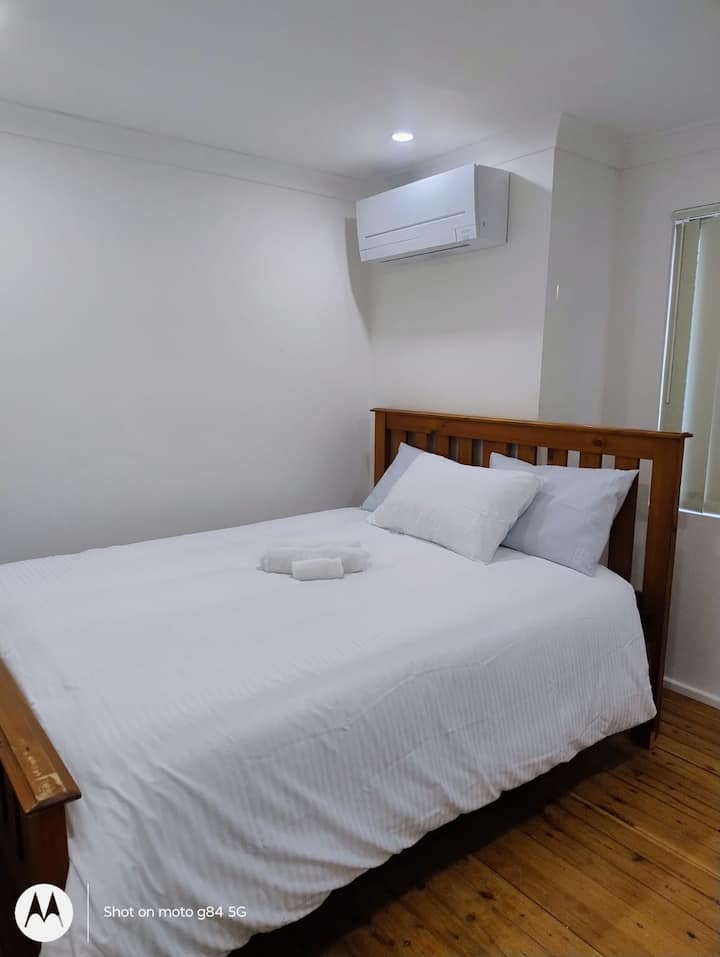 Queen Room(k356) With Shared Bathroom - Blacktown