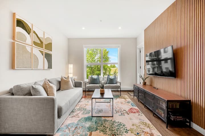 Bnew 2br In Dt Golden | Ac, Balcony, Bbq, Sleeps 6 - 戈爾登