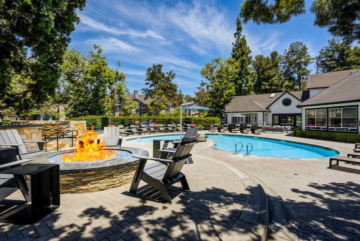 Peaceful 2br Apt W/ Pools & Gym - Carlsbad, CA
