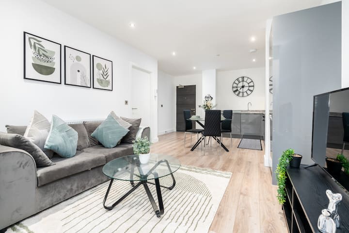 Luxury Sage Green Apartment | Nec + Free Parking - Solihull