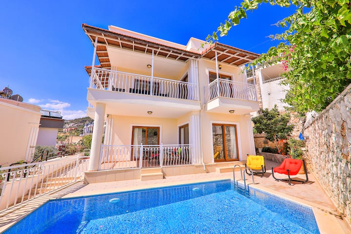 Deniz Manzaralı Aile Villası - Kalkan