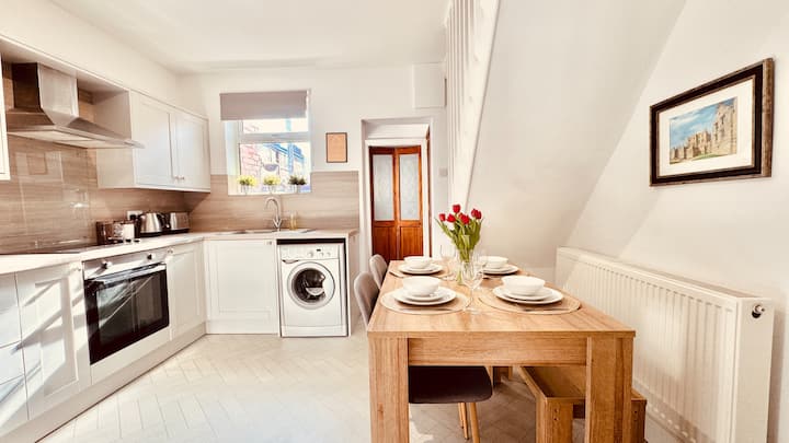 Monthly Stay Near Town W/parking - Chesterfield