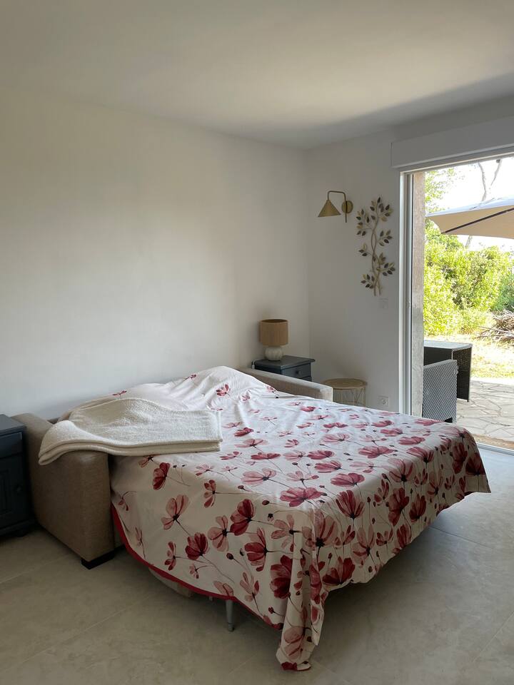 Chambre Dans Un Bas De Villa - Grasse