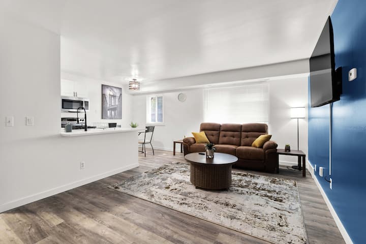 Farmington Hills Gem | Cozy & Central 1br - Farmington Hills, MI