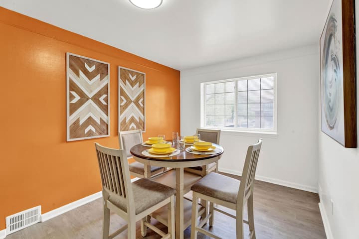 3 Bedroom Bham Haven | Modern - Sterling Heights, MI