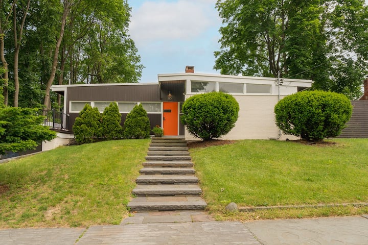 Mod Home|2br+office|patio & Deck - Kingston, NY