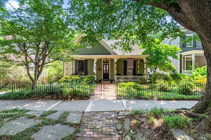 Oakwood Muse- Walkable, Back Patio, Bidet, Bikes! - Raleigh, NC