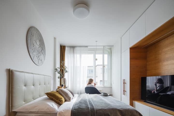 Cozy Luxury Studio · ŽIžkov Tower Views - Praga