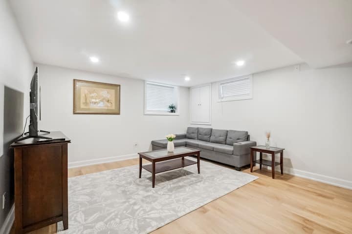 3 Brs - 1 Bthr Cozy Lower Unit. - Ottawa