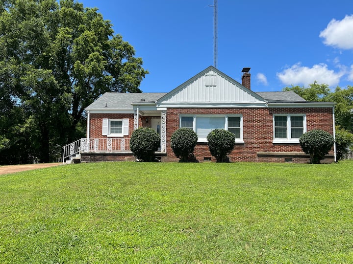 Z's Spacious & Serene Space! - Muscle Shoals, AL