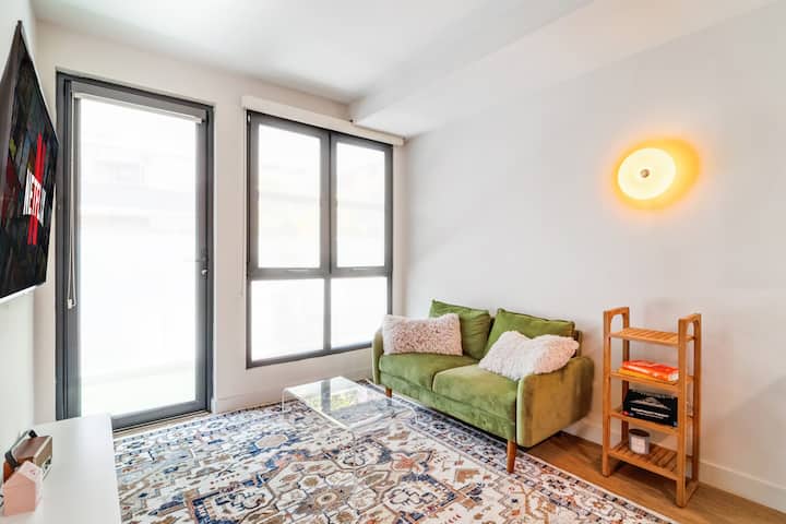 Santa Monica Luxe Stay | Spacious 1bd - Santa Monica, CA