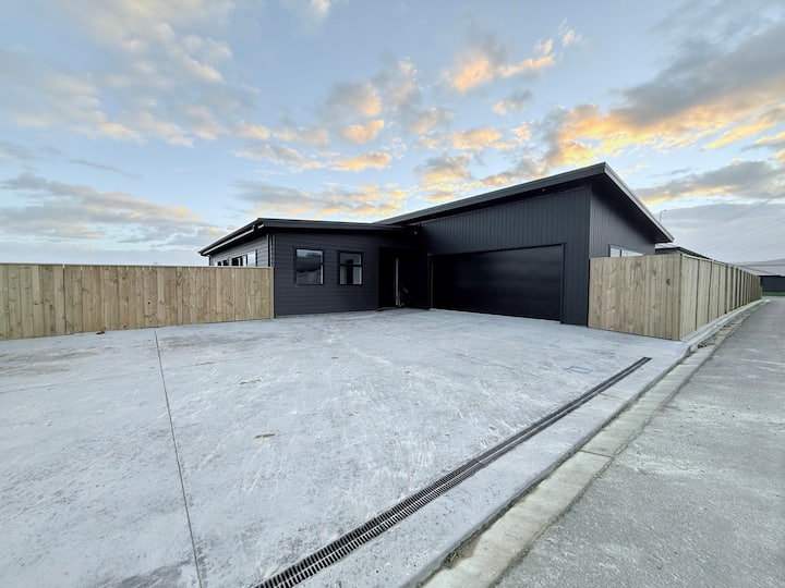 Modern - Just Out Of The City - Palmerston North