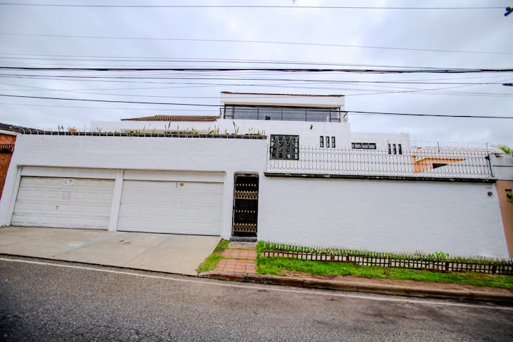 Casa Blanca Turística Frente A Ciudad Cayalá - Ciudad de Guatemala