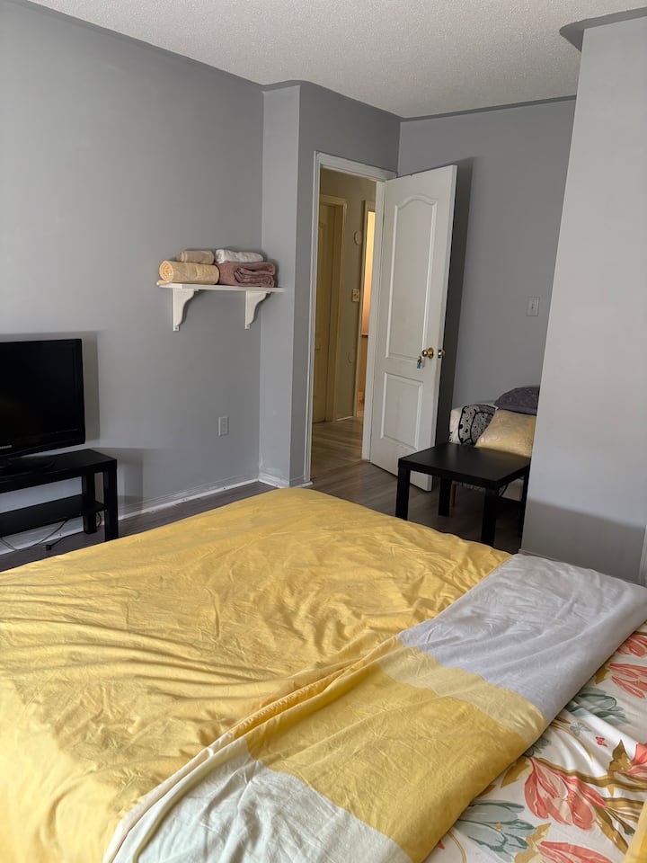 Room Close To Walmart Gym Buses - Brampton